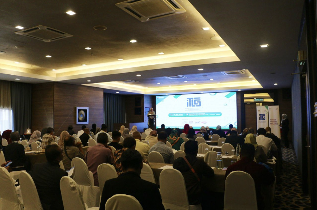 STRENGTHENING PERAK’S ISLAMIC TOURISM TO ATTRACT THE MUSLIM TOURIST ...